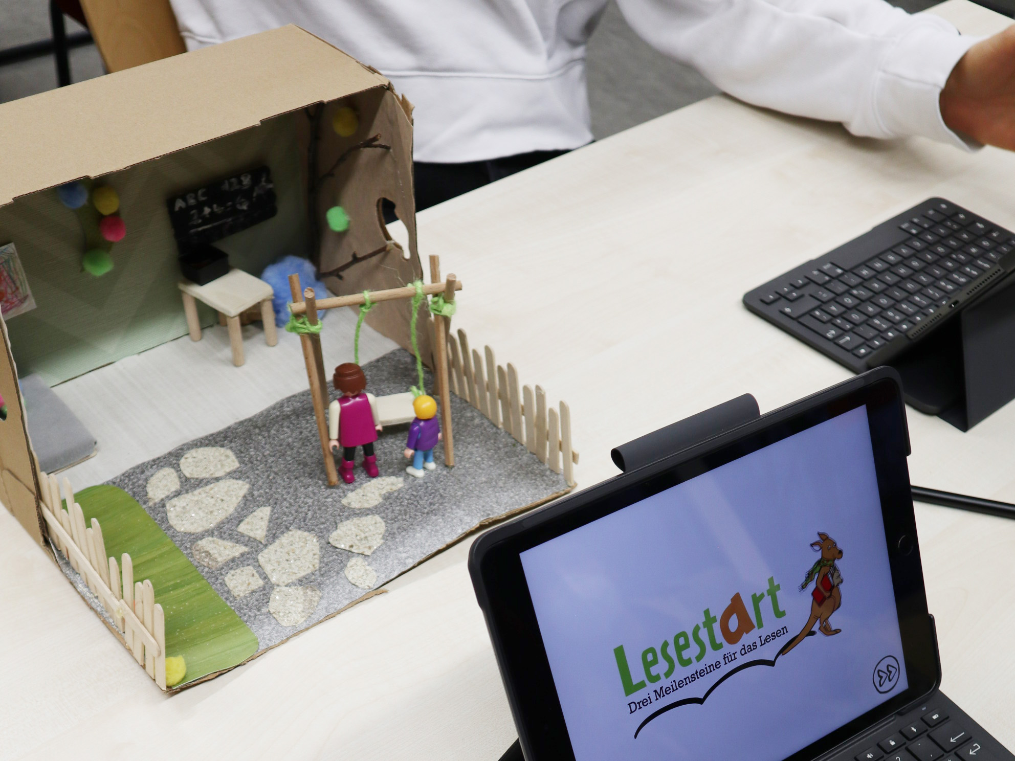 "Die eBook-Würmer", Schülerhaus Reisachschule - Dr. Jochen Hanselmann ...